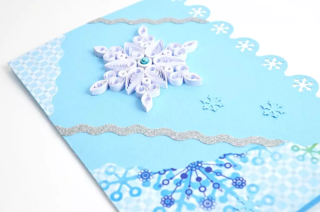 Pre nový rok. Quilling: pohľadnice, snehuliak, vianočné hračky, vianočné stromčeky, symbol roku 2015