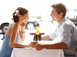 How to behave on the first date with a man?