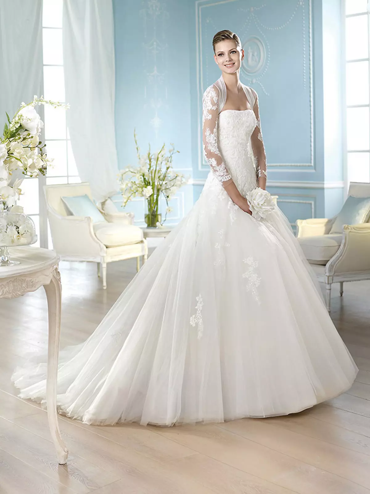 Svatební šaty 2015: Módní barvy, tyčinky a doplňky