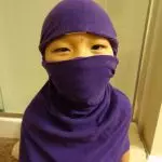 Wat te dwaan fan T-shirt? Hoe kinne jo in jurk meitsje, ninja-masker- en moade-accessoires?