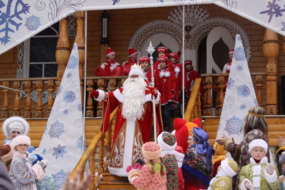 Santa Claus sinh nhật (18/11)