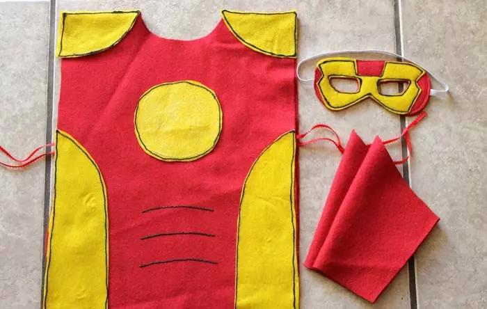 Uudenvuoden puvut pojille: Iron Man, Spiderman, Batman, Green Lantern ja Wolverine DIY