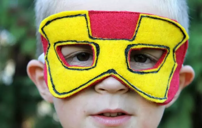 Uudenvuoden puvut pojille: Iron Man, Spiderman, Batman, Green Lantern ja Wolverine DIY