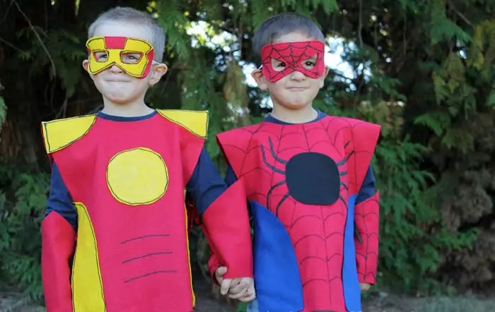 Uudenvuoden puvut pojille: Iron Man, Spiderman, Batman, Green Lantern ja Wolverine DIY