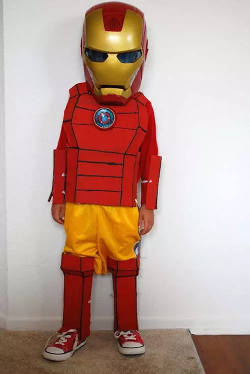 Nieuwjaar kostuums voor jongens: Iron Man, Spiderman, Batman, Green Lantern en Wolverine DIY