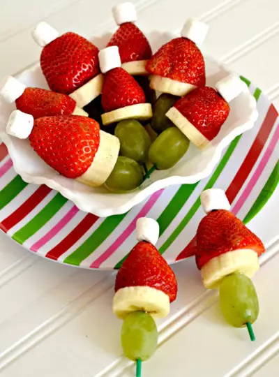 從水果中的點心。如何讓水果點心到節日桌子，自助餐？