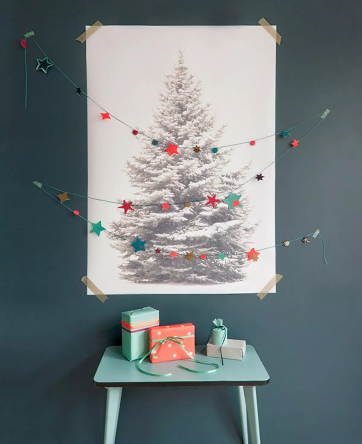 크리스마스 트리 벽에입니다. 벽에 새해 나무를 만드는 방법?