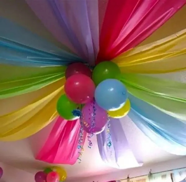 如何裝飾生日房間：照片，想法和建議