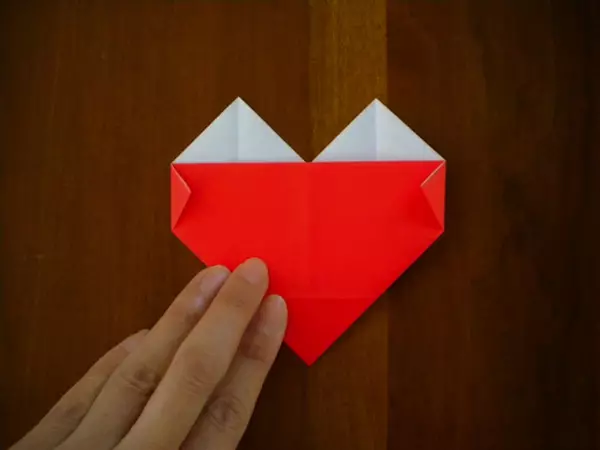 Срцето на хартија. Како да се направи срце срце?