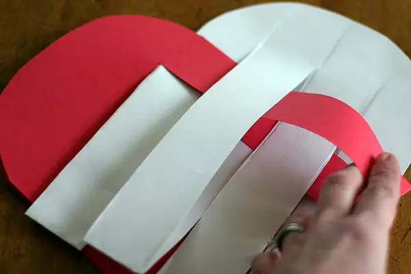 Сърце на хартия. Как да си направим хартиено сърце?
