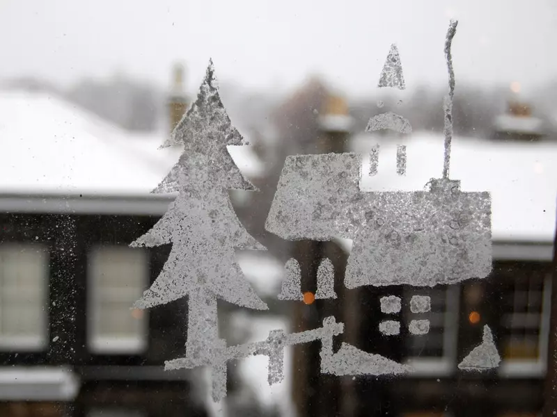 Stencil di Capodanno sulle finestre: Babbo Natale, fiocchi di neve, pupazzi di neve, cervi, alberi di Natale