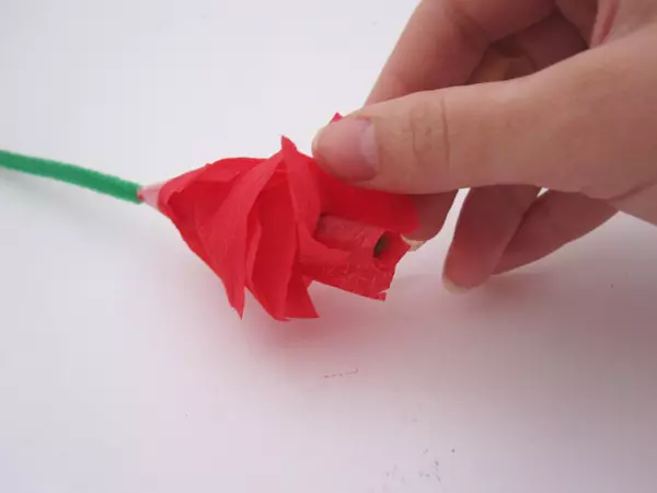 ¿Cómo hacer un papel de rosa? Rosas de papel corrugado, periódicos, papel decorativo.