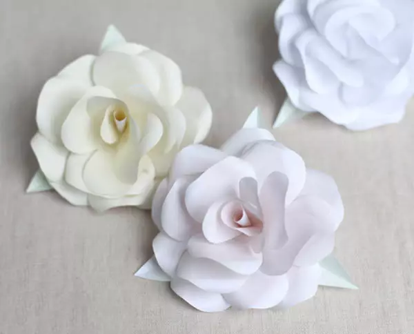 ¿Cómo hacer un papel de rosa? Rosas de papel corrugado, periódicos, papel decorativo.