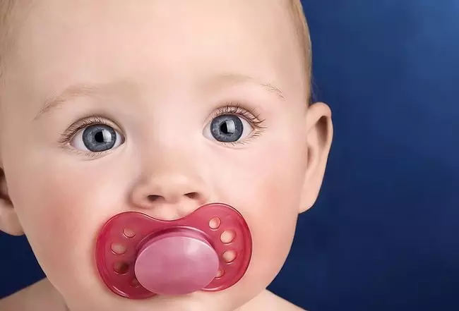 Dummy. How to wean a child from a pacifier?