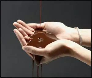Mbërthimi i çokollatës. Çfarë efekti nga ambalazhi i çokollatës?