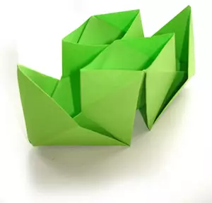 紙の船。紙の船を作るには？