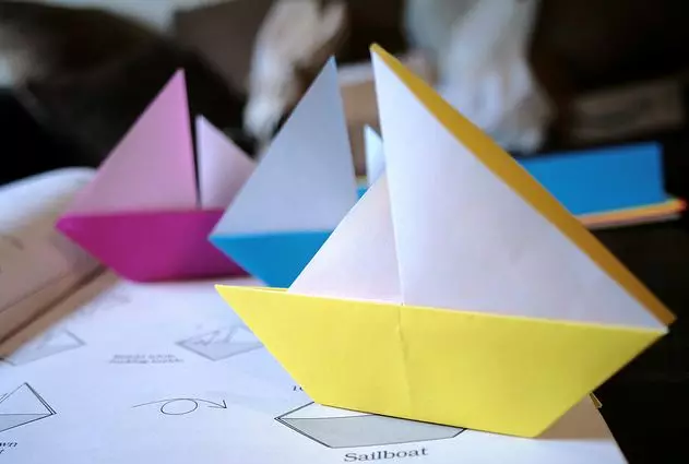 Kapal kertas. Bagaimana untuk membuat bot kertas?