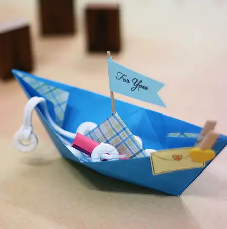ΧΑΡΤΙΝΟ ΚΑΡΑΒΑΚΙ. Πώς να φτιάξετε ένα χαρτί βάρκα;