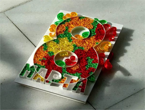 As tarxetas postais para o 8 de marzo e a artesanía faino a si mesmo nunha técnica de quilling