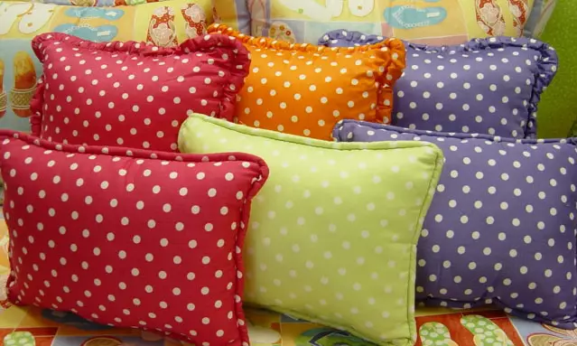 Bantal. Kepiye carane nggawe bantal nganggo tangan sampeyan dhewe?