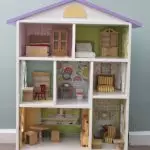 Puppenhaus. Wie kann man ein Puppenhaus mit eigenen Händen machen?