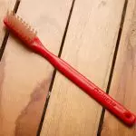 Armbånd gør det selv. Hvordan laver man et armbånd fra en tandbørste?