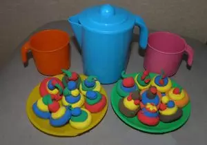 Nourriture pour les poupées. Comment faire de la nourriture pour les poupées de la pâte à modeler?