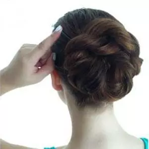 Hairstyles για την αποφοίτηση 2015: Φωτογραφία, κύρια μαθήματα και ιδέες για την τοποθέτηση