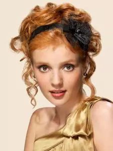 گریجویشن کے لئے Hairstyles 2015: تصویر، ماسٹر کلاس اور بچھانے پر خیالات