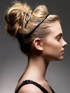 گریجویشن کے لئے Hairstyles 2015: تصویر، ماسٹر کلاس اور بچھانے پر خیالات