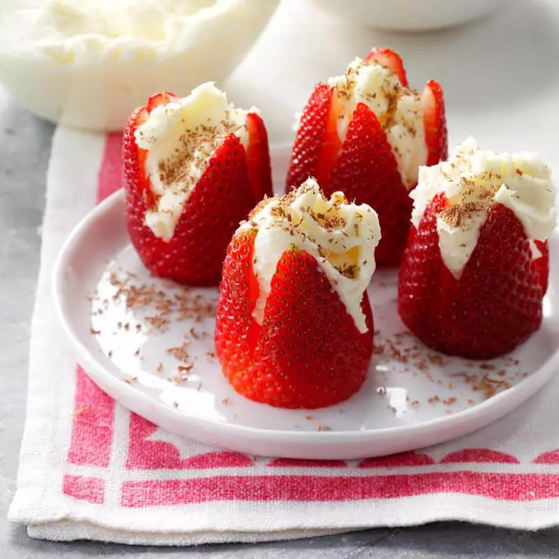 Resep sareng strawberry: Dessert strawberry 1502_17