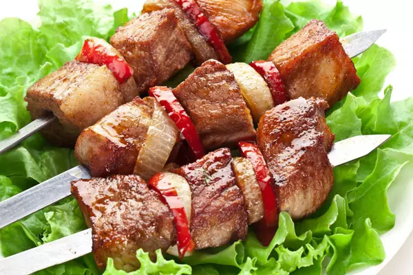 Marinade untuk kebab: Cara pickle kebab sehingga dagingnya berair dan lembut?