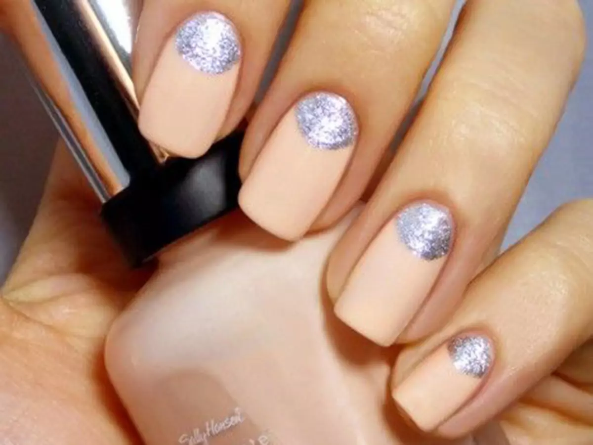 Lub hli Manicure: Manicure hauv tsev, Duab thiab video cov lus qhia, Master kawm