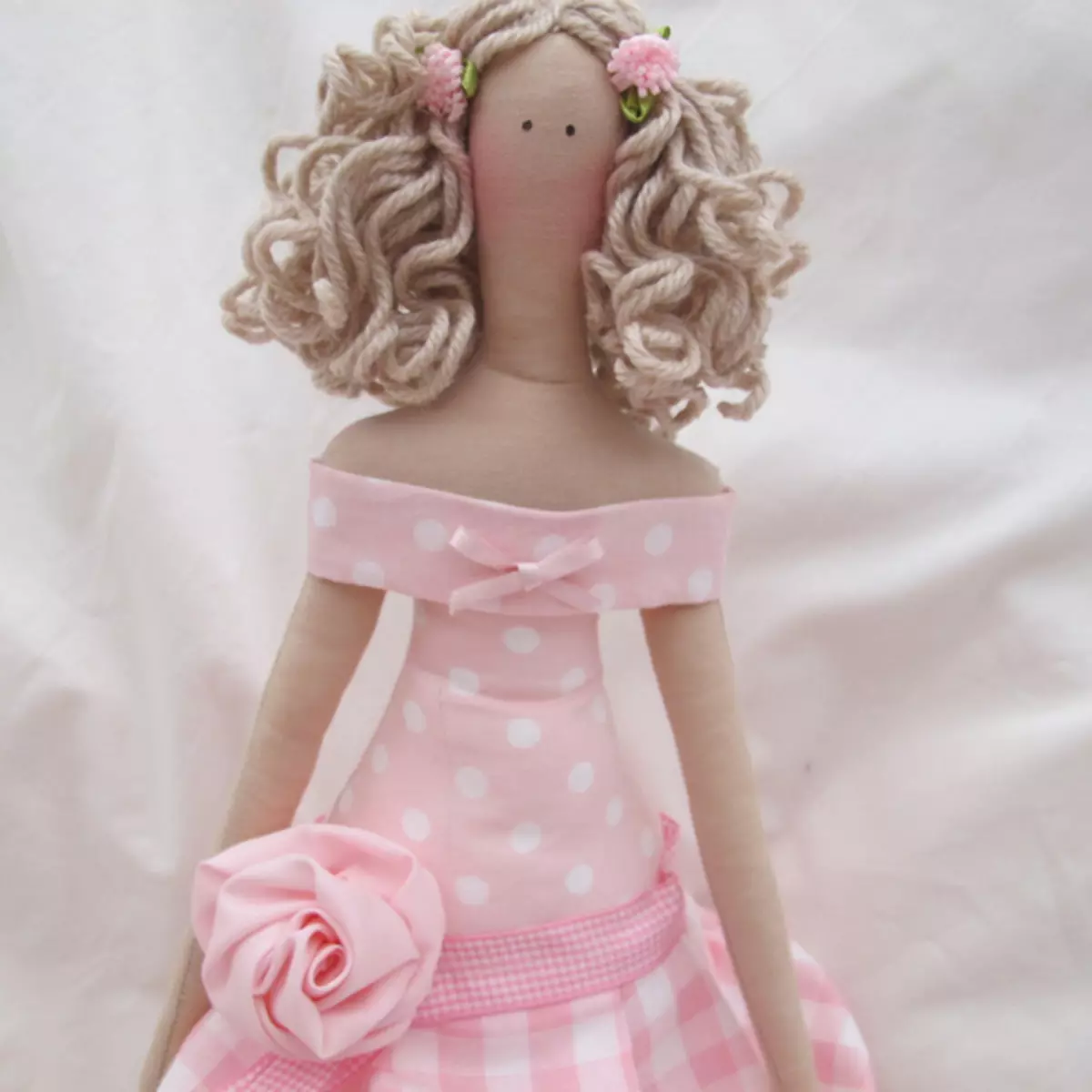 Tilde गुड़िया: अपने हाथों के साथ गुड़िया tildes बनाने के लिए पैटर्न और मास्टर कक्षाएं