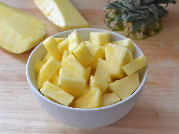 Како очистити шипак, ананас, наранџасти, авокадо, лубеница, диње, киви и манго?