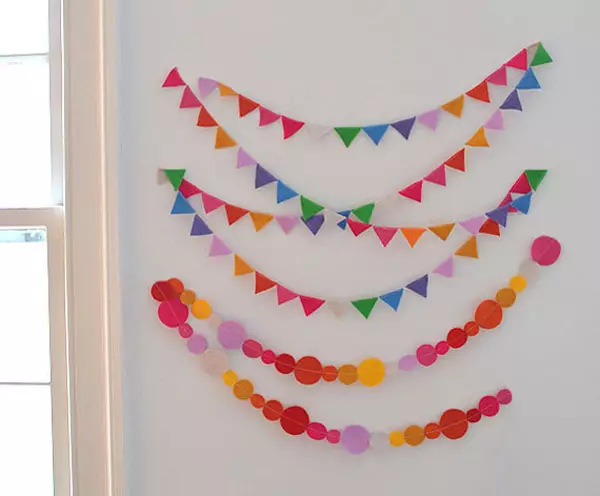 Kako okrasite svoj rojstni dan: dekor za rojstni dan baloni, venci in luči