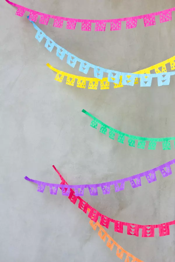 როგორ დაამშვენებს თქვენს დაბადების დღე: დეკორი დაბადების დღე ბურთები, Garlands და Lanterns
