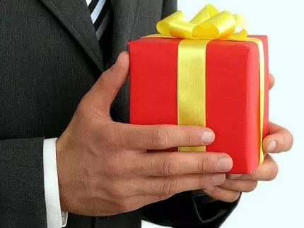 Boss cadou. Ce să-i dai șefului în ziua de naștere?