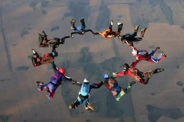 Siku ya Parachutist (Julai 26). Zawadi kwa parachutists.