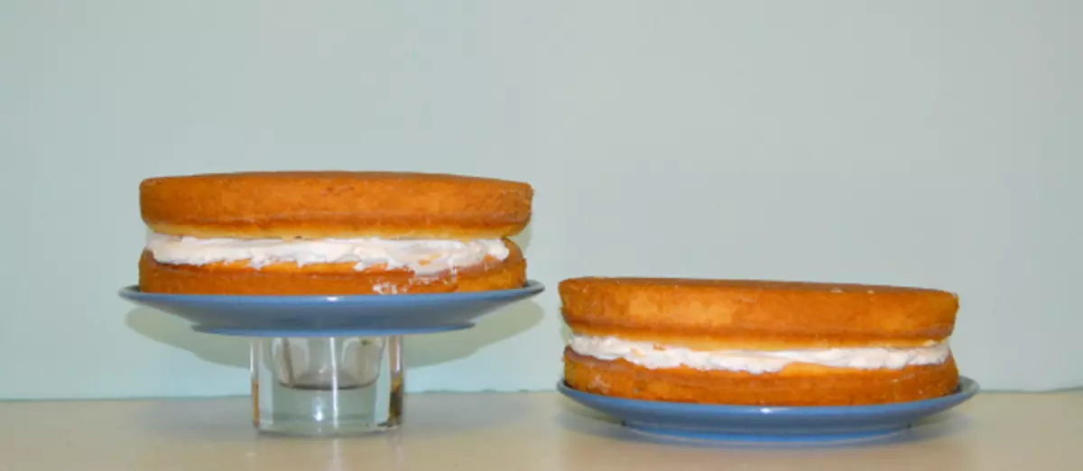 Wie man den Kuchen der Luftkräfte schmückt? Festliche Kuchen bis zum Tag der Luft-Digitalkräfte (2. August)