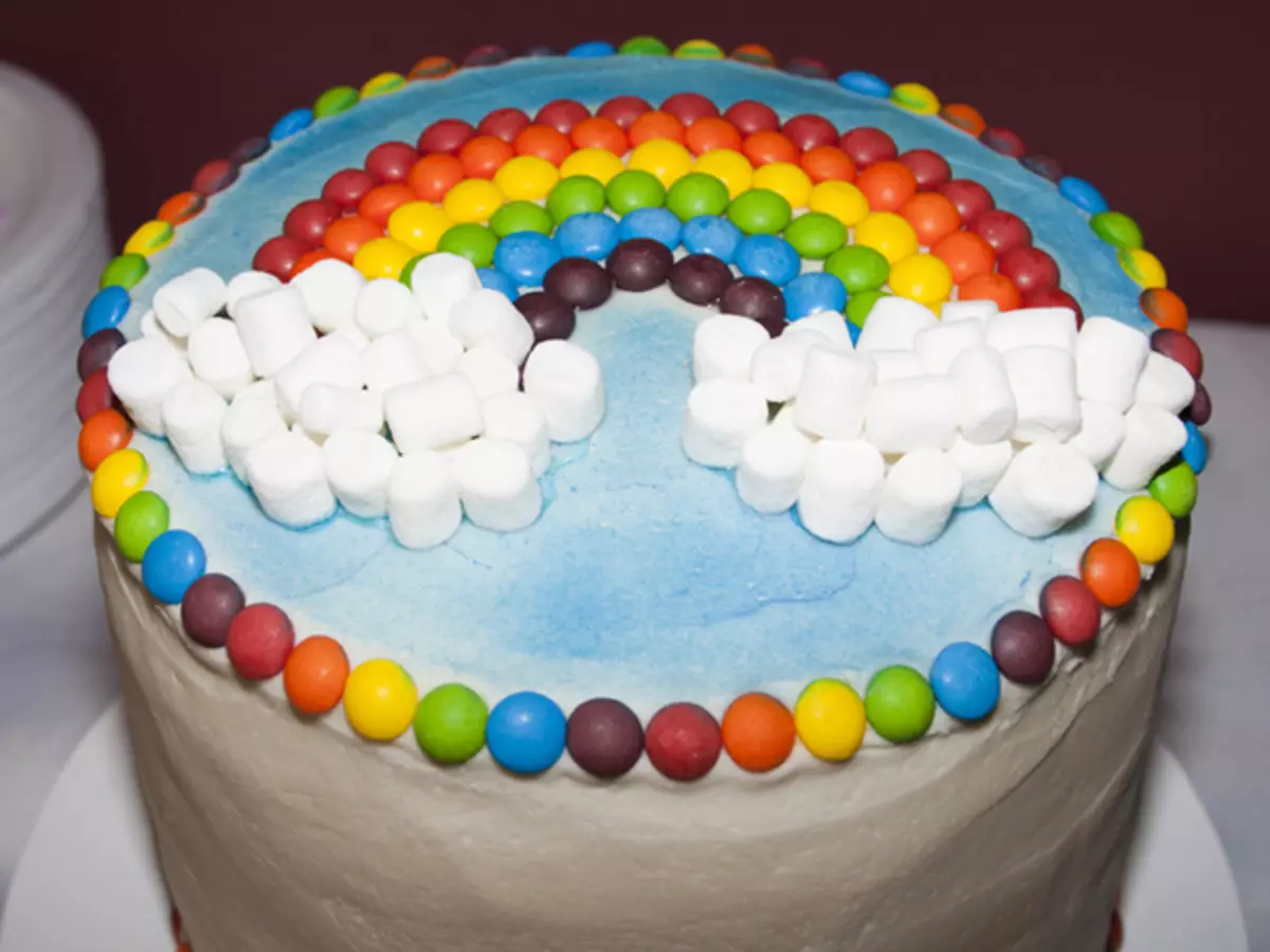 공중력의 케이크를 꾸미는 방법은 무엇입니까? 공기 - 디지털 군대의 축제 케이크 (8 월 2 일)