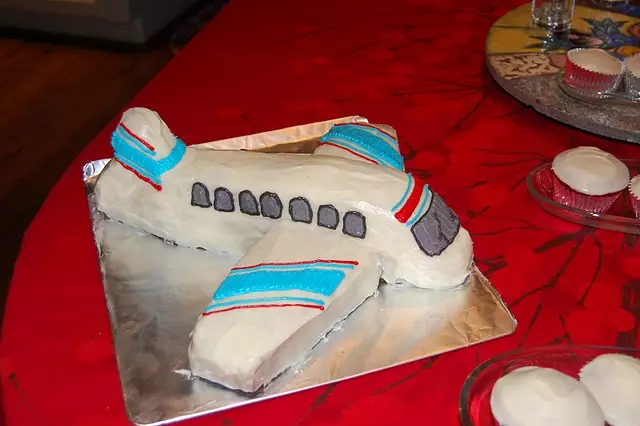 Comment décorer le gâteau des forces aériennes? Gâteaux festifs au jour des forces aériennes (2 août)