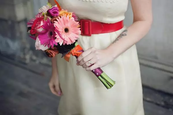 Bouquet am 1. September: Wie kann man am 1. September einen Blumenstrauß machen mit deinen eigenen Händen?