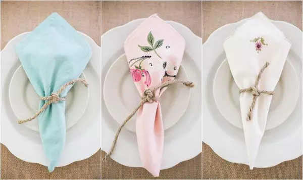 Hoe vouwt u servetten? Hoe de tafel te versieren met servetten?