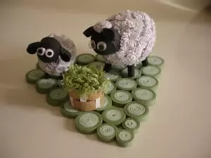 Quilling d'agneau. Comment faire un mouton dans une technique de quilling?