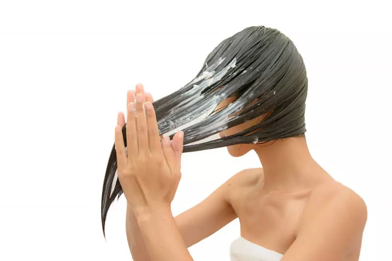 Ako umyť si hlavu menej často? Ako si umývať vlasy? 170_6