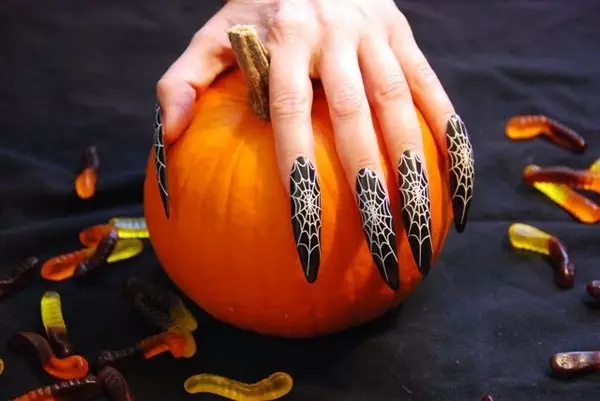 Manicure ntawm Halloween ua koj tus kheej: Duab, cov tswv yim, phased cov lus qhia