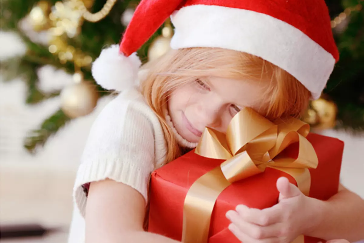 Новогодишни подаръци 2016. Какво да дадем на дете за новата година?