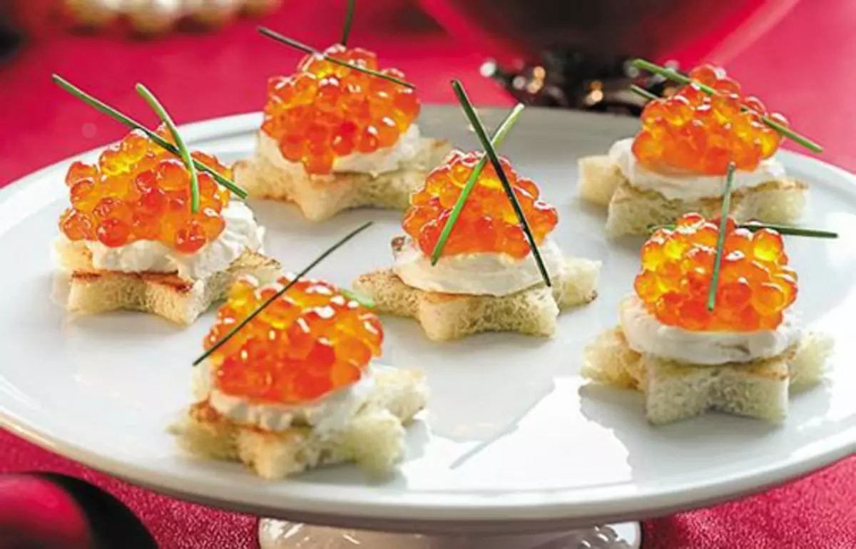 Sandwiches with red caviar. How to file a red caviar on the table?