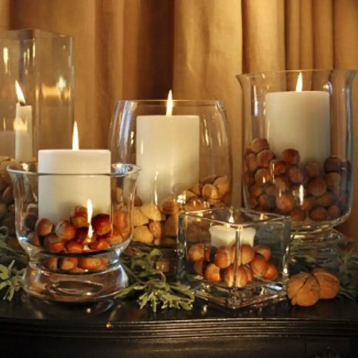 Lilin untuk tahun baru. Lilin Natal seperti dekorasi interior